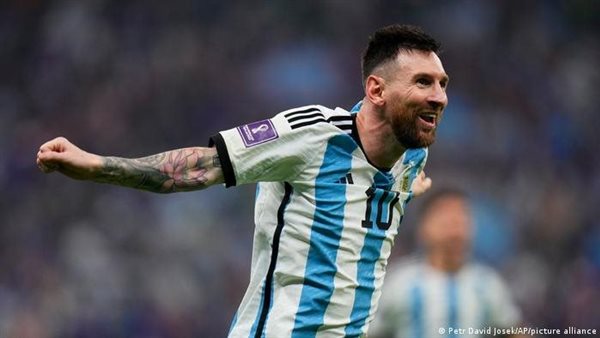 ليونيل ميسى يفوز بجائزة أفضل لاعب فى العالم للمرة الثانية فى تاريخه
